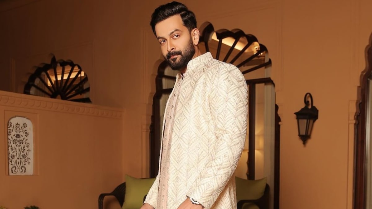 As Prithviraj Sukumaran Turns 41, Special Poster Of Guruvayoor Ambalanadayil Out | Movies News ...