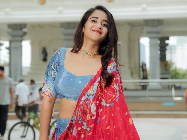 Big Boss Telugu Fame Deepthi Sunaina Looks Elegant In Traditional ...