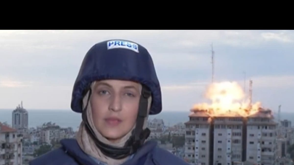 WATCH | Moment When Building Behind TV Reporter Gets Bombed in Live ...