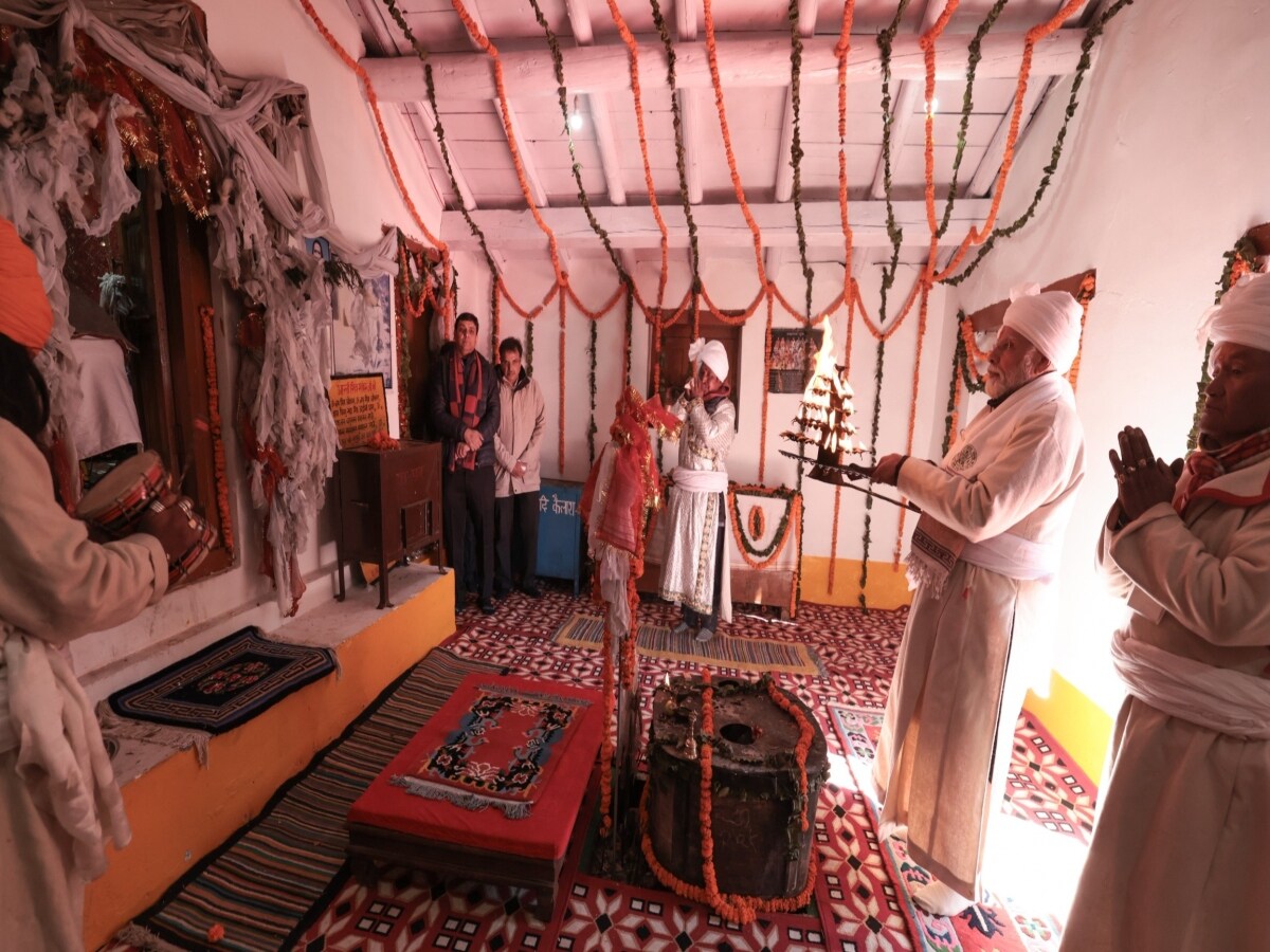 Modi in Uttarakhand: PM Performs Puja, Darshan at Parvati Kund; Wears ...