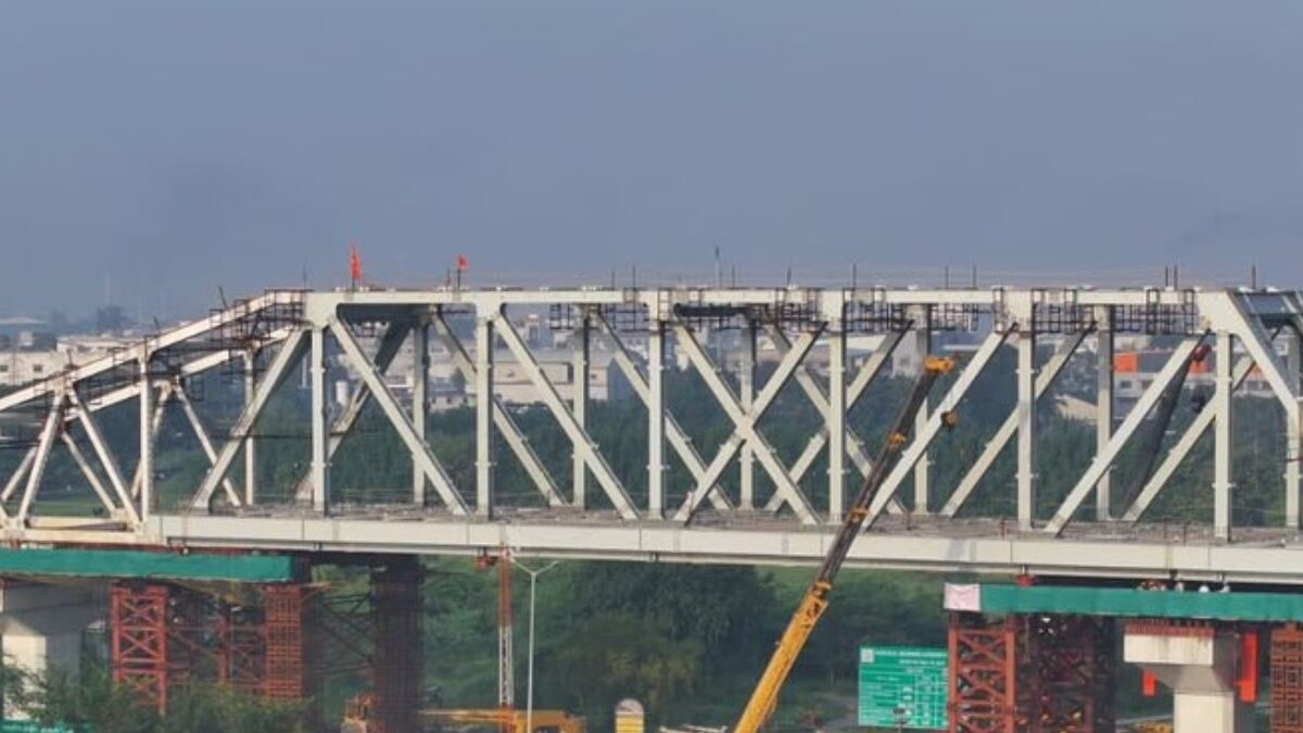 Mumbai-Ahmedabad Bullet Train: Another Milestone as NHSRCL Erects First ...