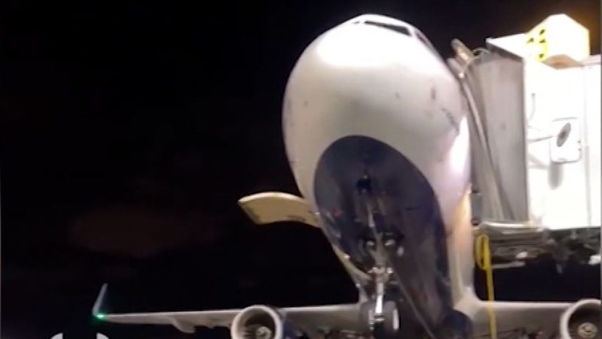 Chilling Video: Flight Tips Back At JFK Airport As Passengers Deplane ...