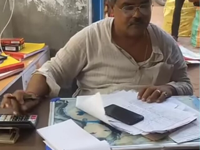 Video Of Man Doing Calculations Without Looking At The Calculator Will ...