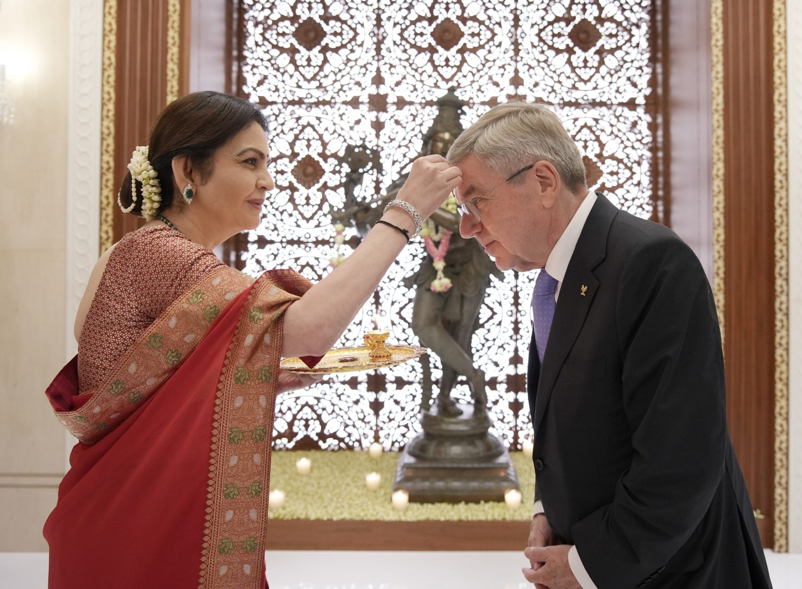 Nita, Mukesh Ambani Host IOC President Thomas Bach at Their Residence ...