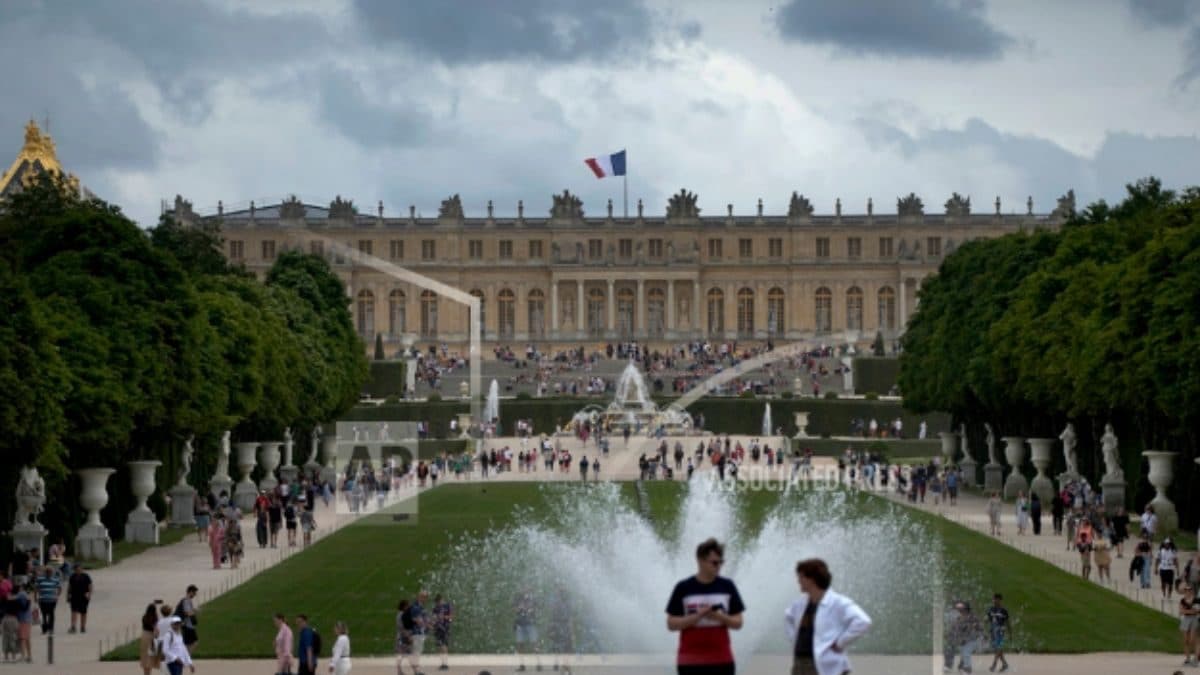 France's Versailles Palace Evacuated For 2nd Time in 4 Days Following ...