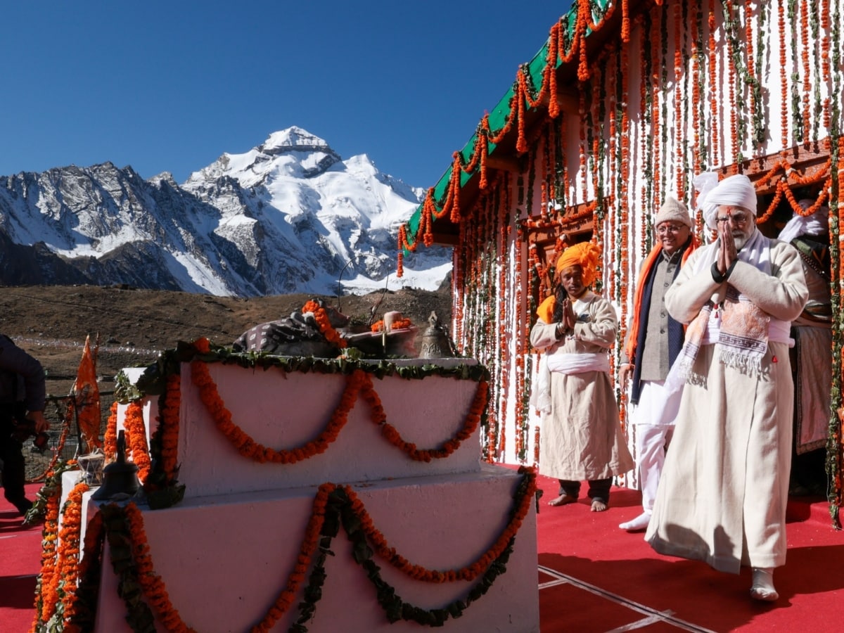 Modi in Uttarakhand: PM Performs Puja, Darshan at Parvati Kund; Wears ...