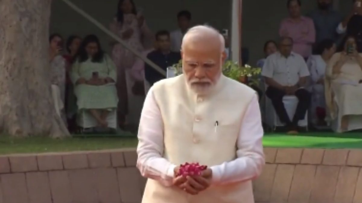 Gandhi Jayanti: PM Modi Pays Tributes at Rajghat; Cong To Take Out ...