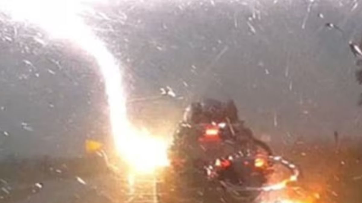 Lightning Strikes Car But Doesn't Injure Passengers, Experts Call It ...