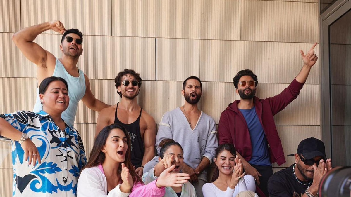 Watch: Shahid Kapoor Grooves To Jumma Chumma With Kiara Advani, Varun ...