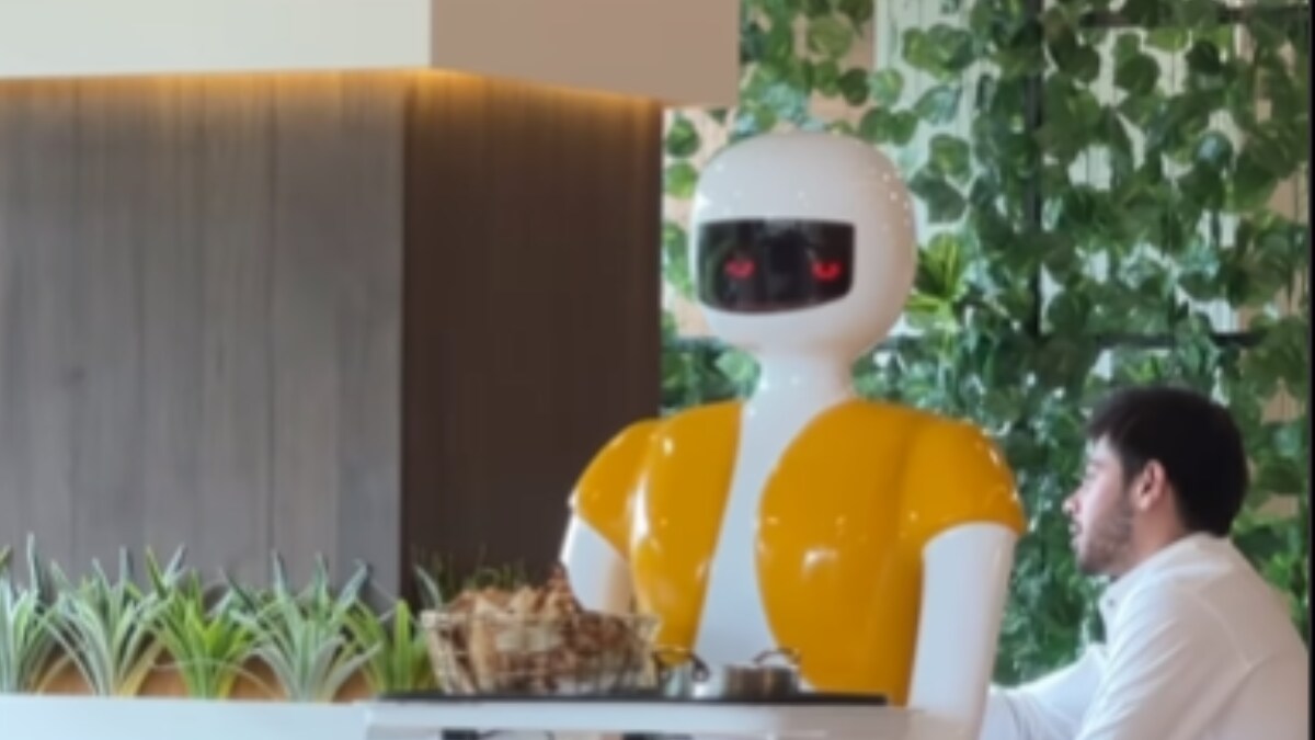 Dine with AI-Powered Robot Waiters At This Restaurant In Lucknow ...