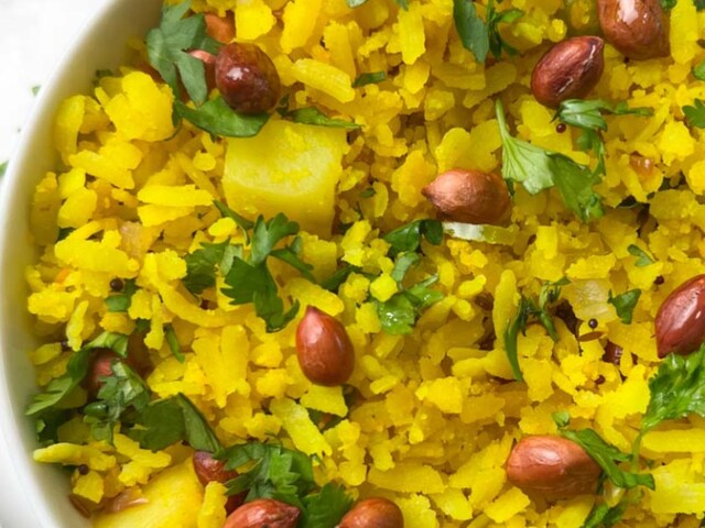 Elevate Your Breakfast Game With This Flavourful Vegetable Dalia Recipe ...