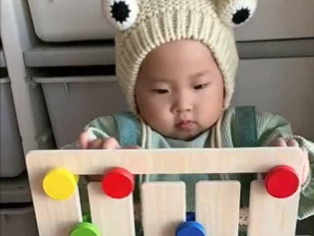 This 'Einstein' Baby Stuns Internet With Extraordinary Problem-Solving ...