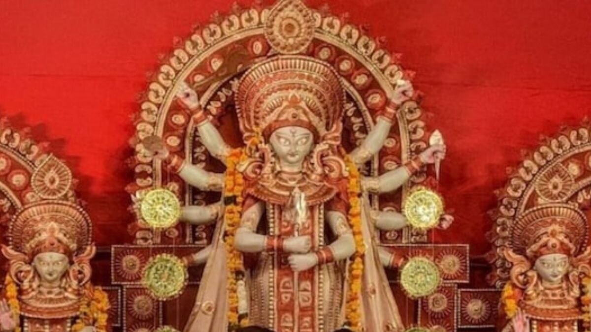 Chittaranjan Park To Minto Road, 5 Famous Durga Puja Pandals To Visit ...