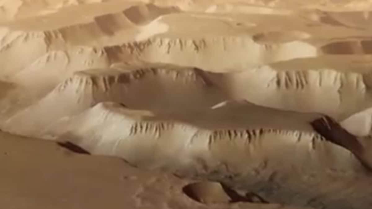 Guys, It's Time To Fly Across Mars’ ‘Labyrinth Of Night’ With Us ...