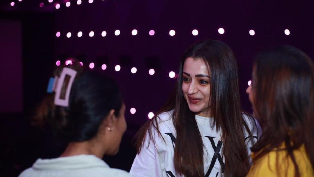 Watch: Trisha Krishnan Joins Fans For Thalapathy Vijay's Leo Screening ...