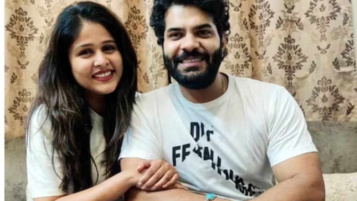 TV Actor Hardeek Joshi Gifts iPhone 15 Pro Max To His Wife Akshaya ...