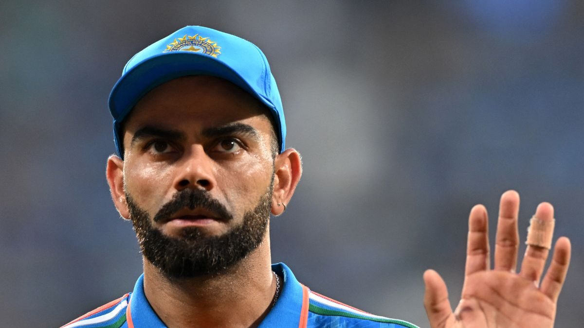 WATCH: Virat Kohli Enters in Middle to Bat Against Australia With Leo ...