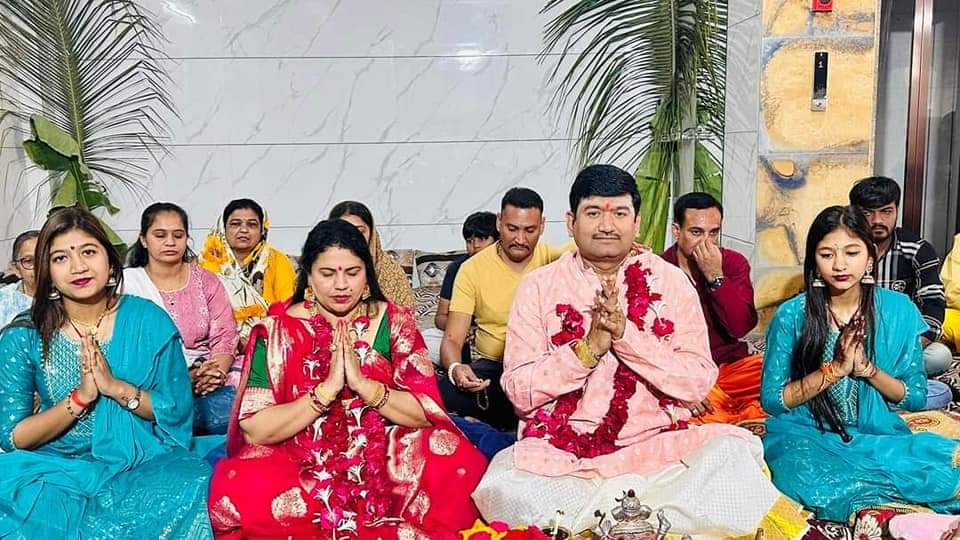 This Self-Styled Godman From Gujarat Wears Golden Thread To Prove Brahmins Are Not Poor | India ...