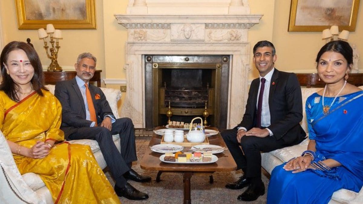 EAM Jaishankar, Kyoko Gift UK PM Sunak, Kohli-signed Bat, Ganesha Idol ...