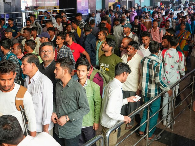 WATCH | Hundreds of Passengers Throng Mumbai's Lokmanya Tilak Terminus ...