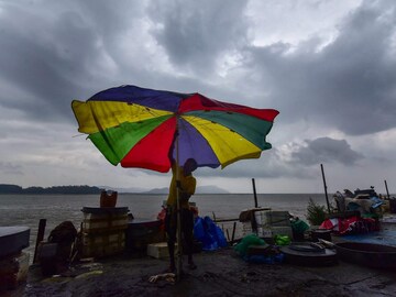 Cyclone ‘Michaung’ Likely to Form Over Bay of Bengal In Next 48 hours; 7 Districts In Odisha on ...