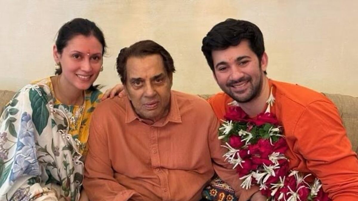 Dharmendra Poses With Grandson Karan Deol In Never Seen Before Photo ...