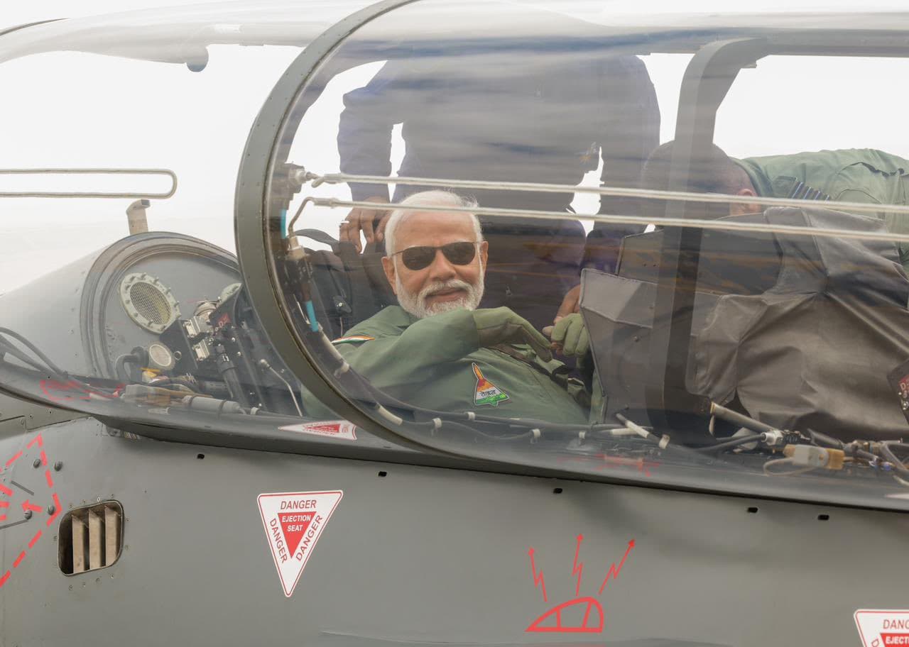 PM Narendra Modi Flies Sortie in Tejas Fighter Jet in Bengaluru | In ...