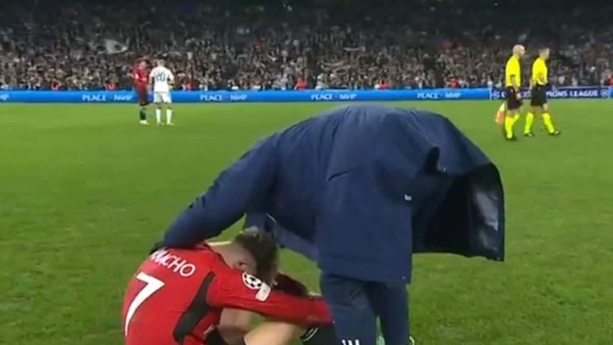 Alejandro Garnacho Cut A Sorry Figure After Manchester United's ...