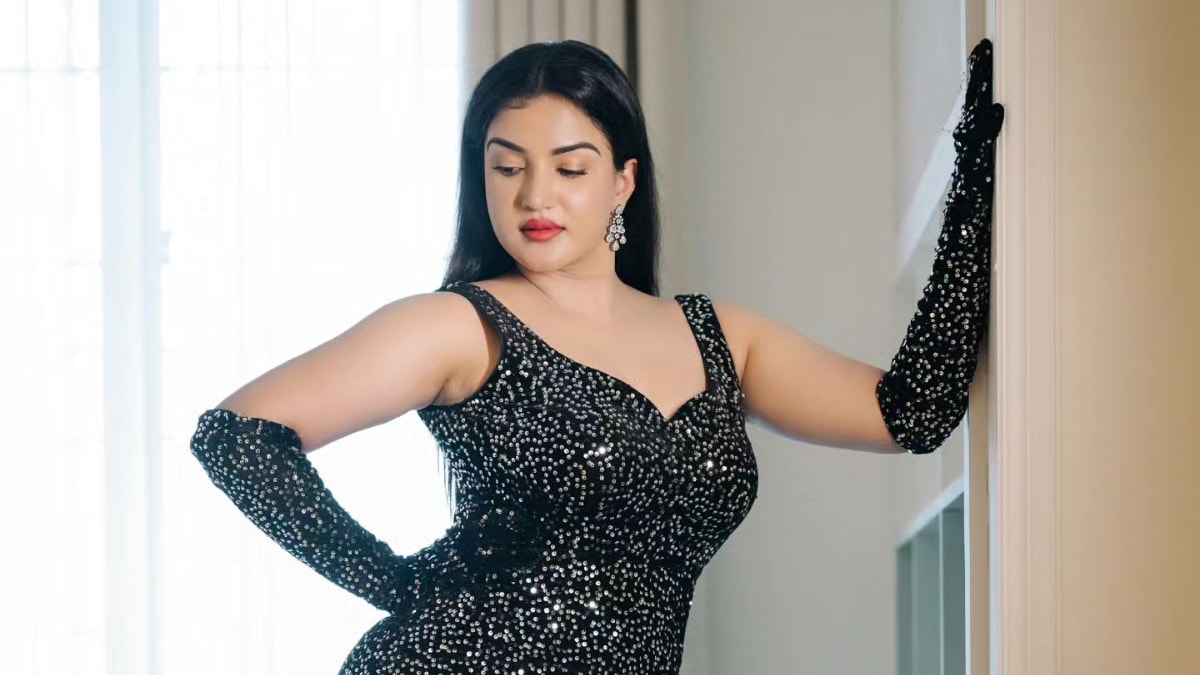 Honey Rose Oozes Oomph In A Black Sequined Body-hugging Gown | Movies ...