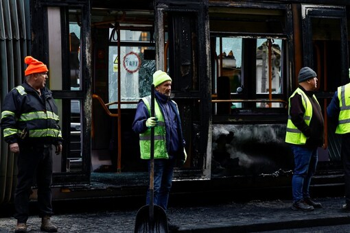 Irish Cops Prevent Riots in Dublin as Far-Right Protesters Congregate ...