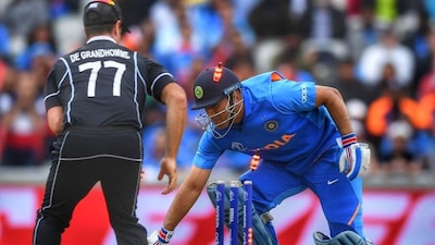 When Direct Throw From Martin Guptill Gets Better of MS Dhoni And ...