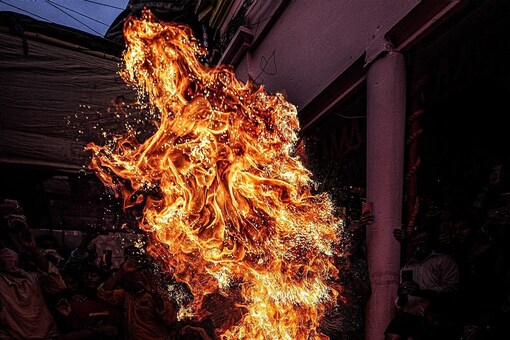 ‘Dangerously Beautiful’: Internet Mesmerised By West Bengal’s Dhuno ...