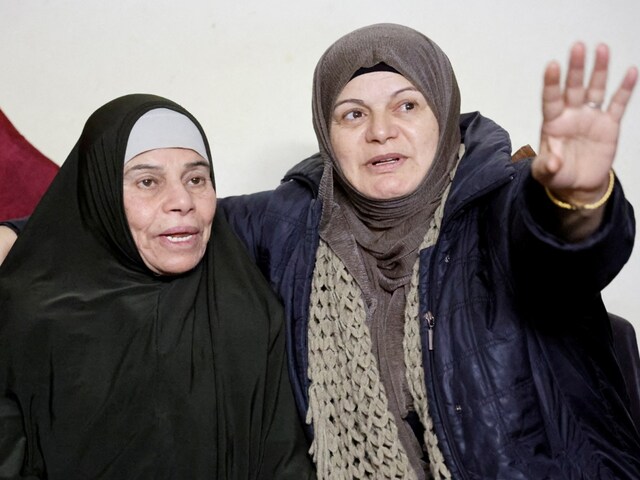 Tears of Joy, Crackers Welcome Palestinian Women, Child Prisoners Freed ...