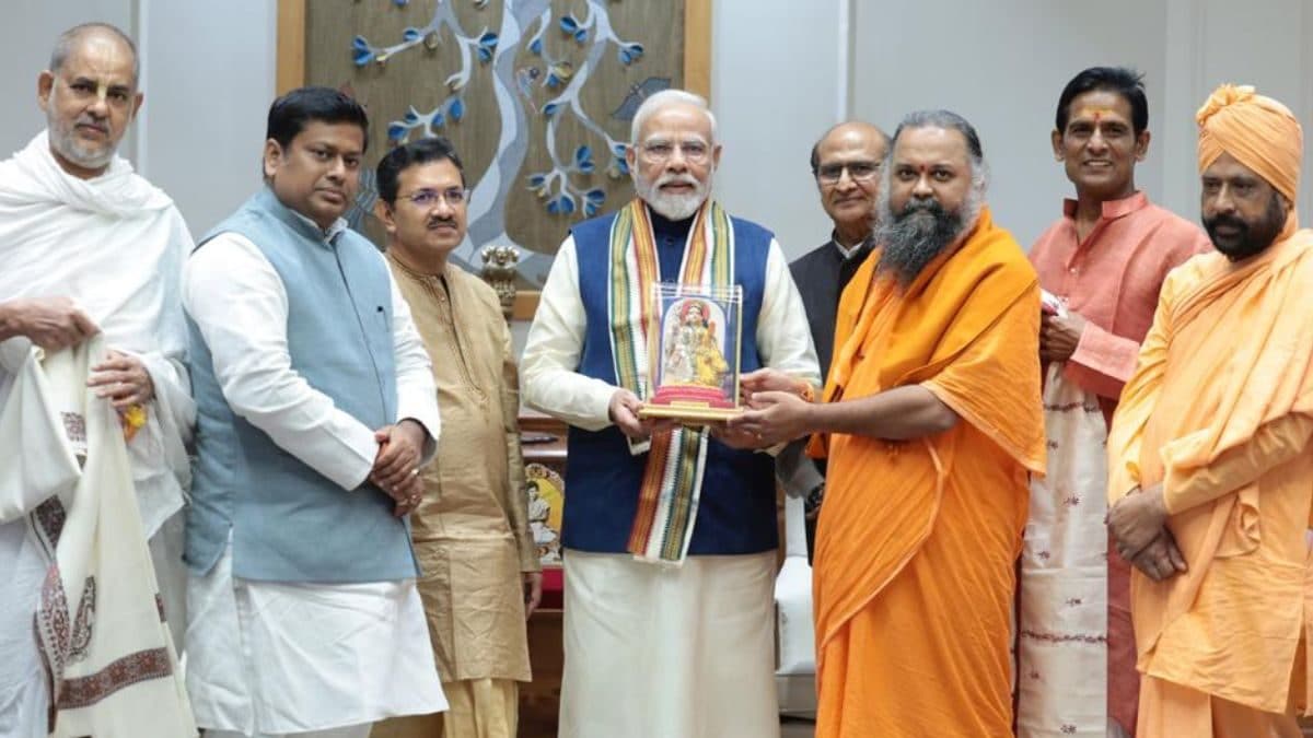 This Christmas Eve, PM Modi Will Recite Bhagavad Gita With 1.2 Lakh ...