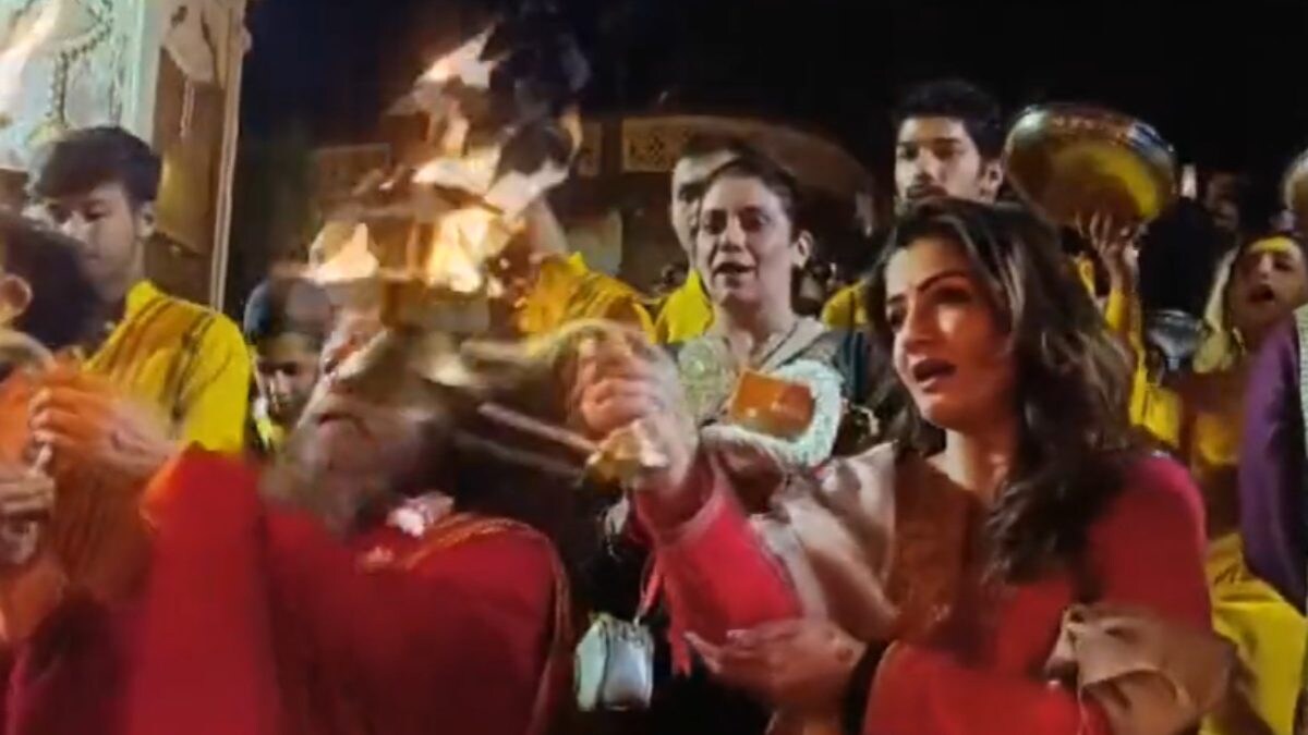 Raveena Tandon Performs Ganga Aarti, Sings Bhajans in Rishikesh Ahead ...