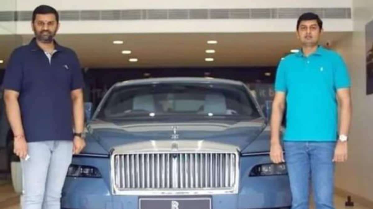 India's First-ever Rolls-Royce Spectre EV Owner Wears Chappal To ...