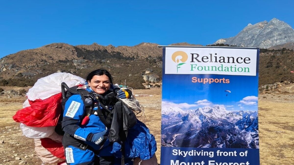Indian Skydiver Shital Mahajan Sets New Record for Jumping in Front of ...