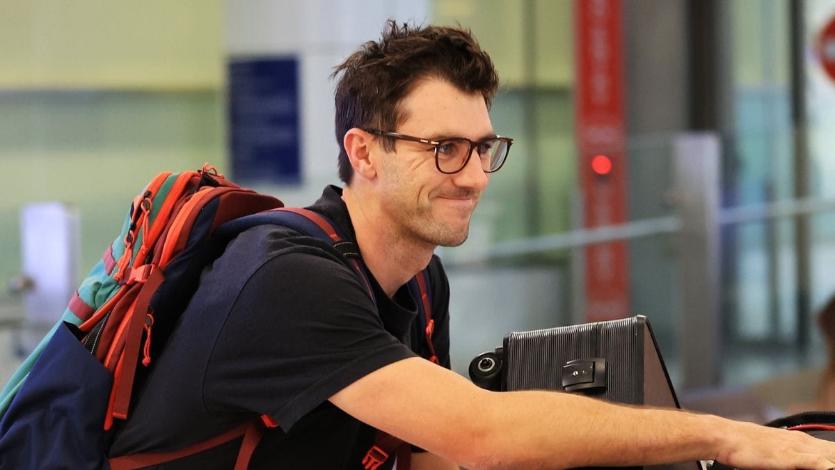 WATCH: Pat Cummins & Co Receive Dull Reception at Airport as Aussies ...