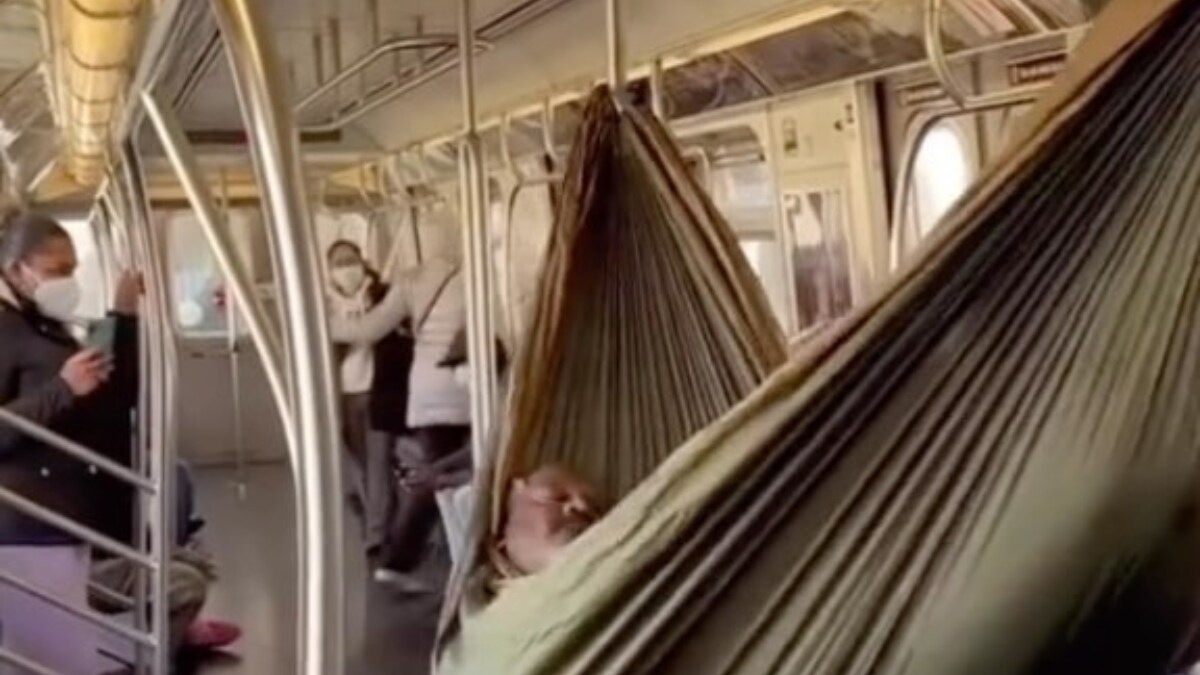 Homeless Man Turns New York Subway Compartment Into Bedroom With DIY ...