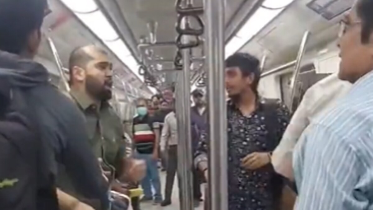 WWE-Style Flight Inside Delhi Metro: Men Punch, Kick And Pull Each ...