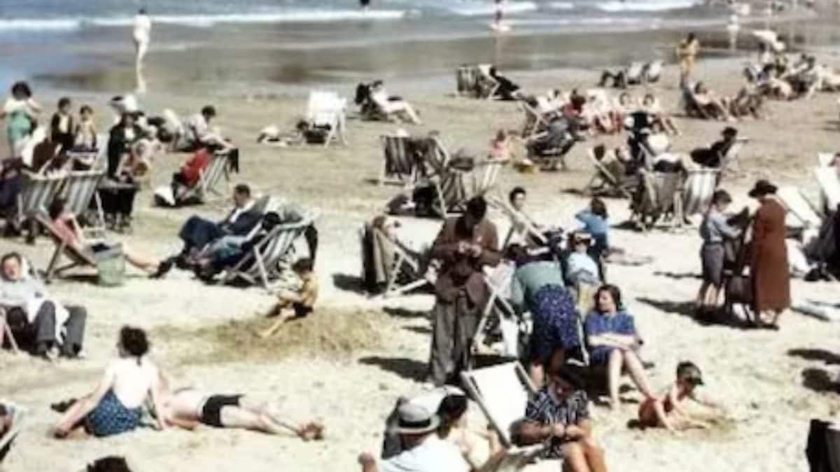'Time Traveller' Using A Mobile Phone Spotted In This 1943 Beach Pic ...