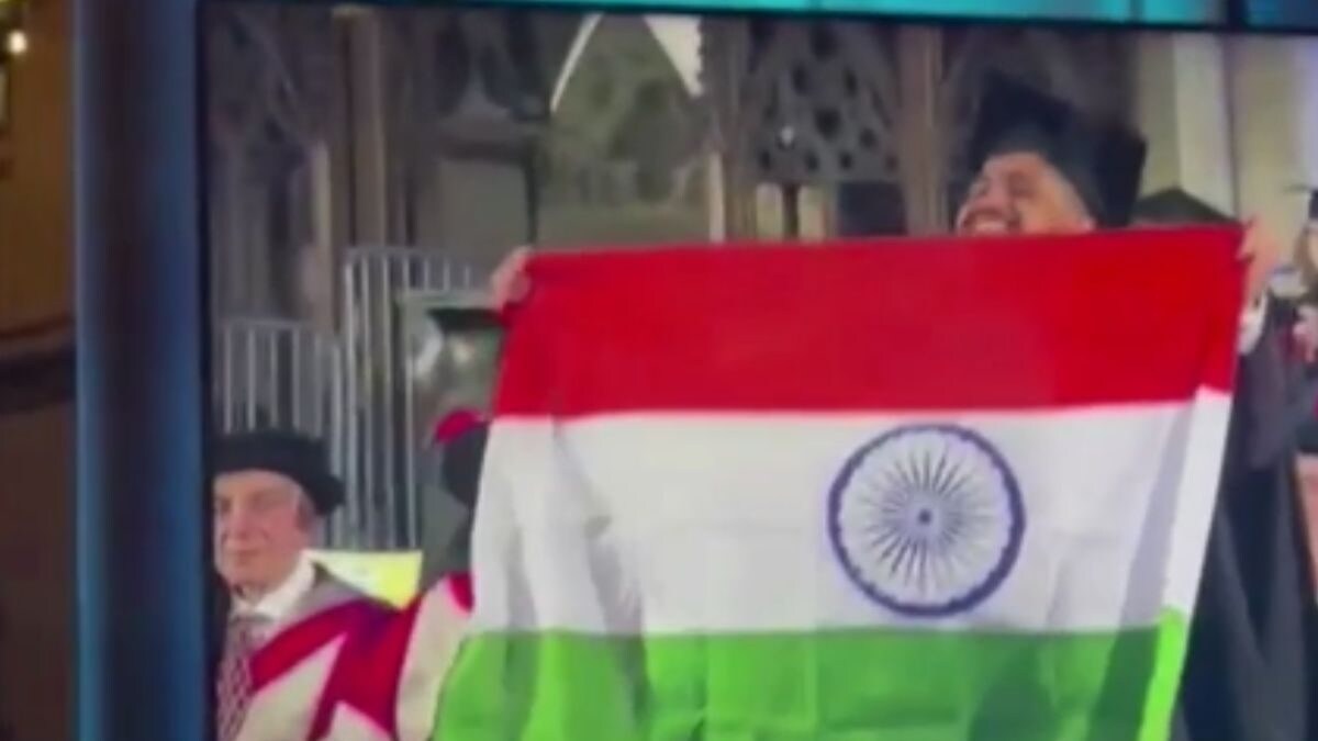 Indian Student Hoists Tricolour At Graduation Ceremony In UK - News18