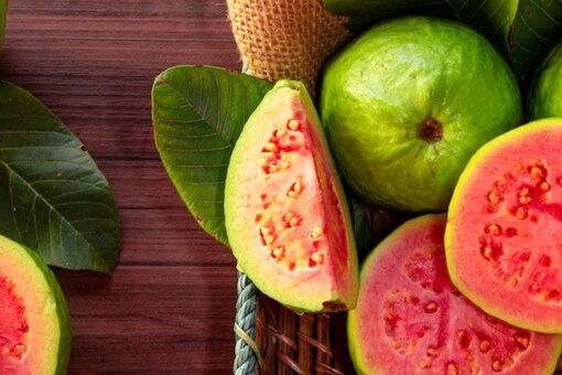 Improving Digestion To Boosting Immunity, 5 Reasons To Eat Guavas Daily ...