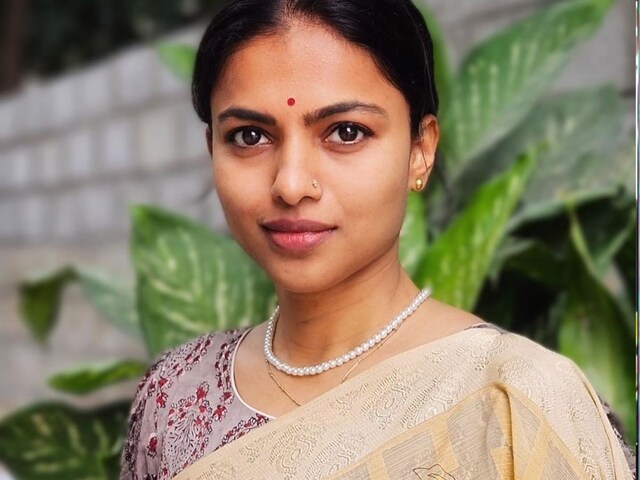 Actress Ganavi Laxman Looks Ethereal In Simple Floral Cotton Saree - News18