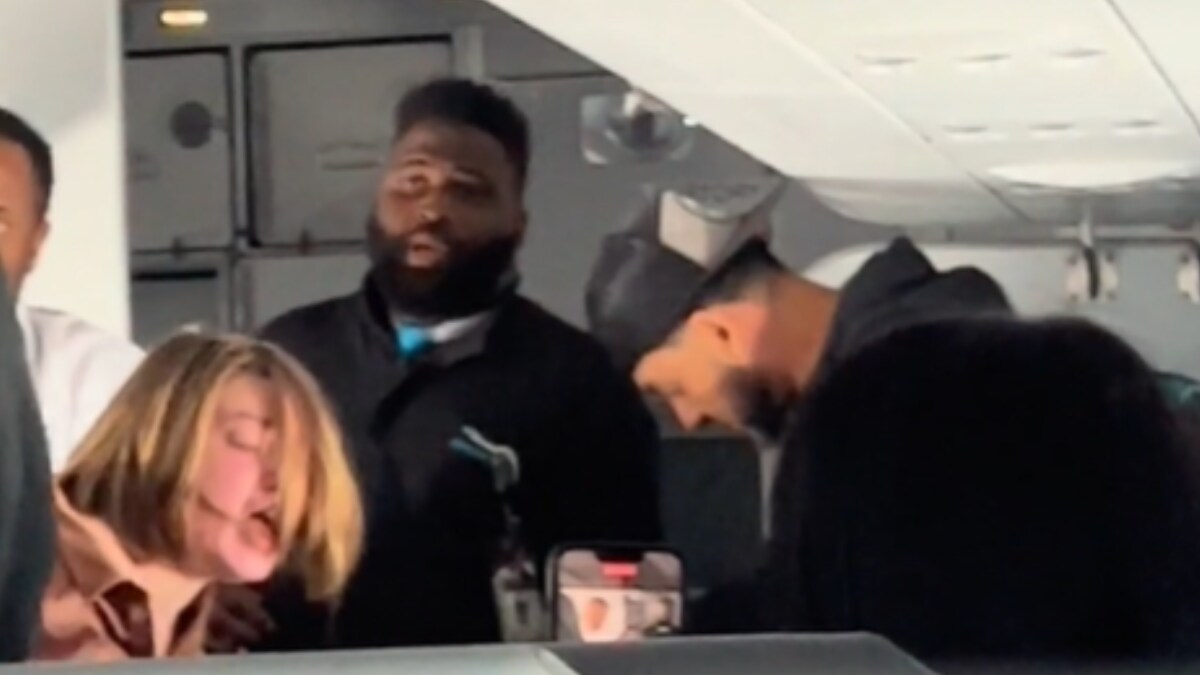 Viral: Woman Screams, Climbs Over Seats In Disturbing Mid-Air Scene ...