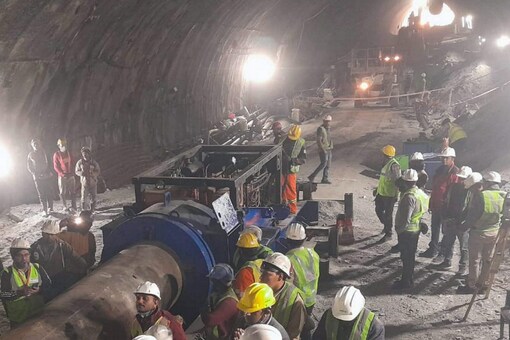Uttarkashi Tunnel Collapse: New Drilling Machine Reaches Site, Workers Trapped Revised to 41 ...