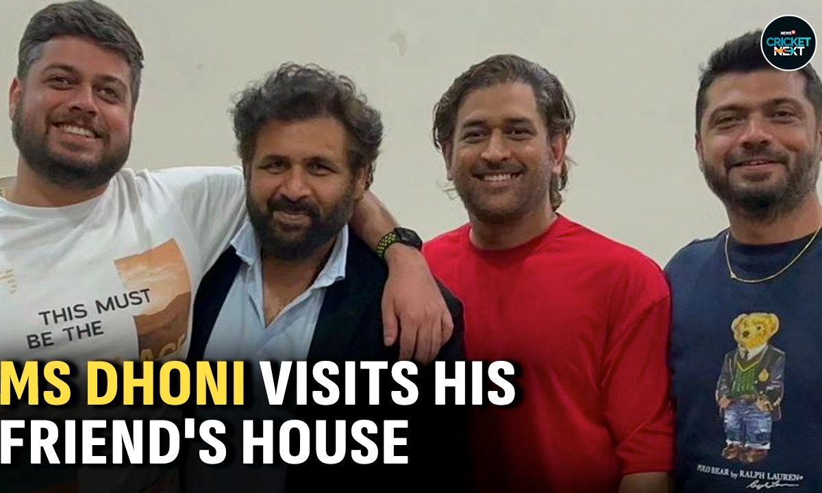 MS Dhoni at his Friend House: Grand Welcome Give to Thala Dhoni at his ...