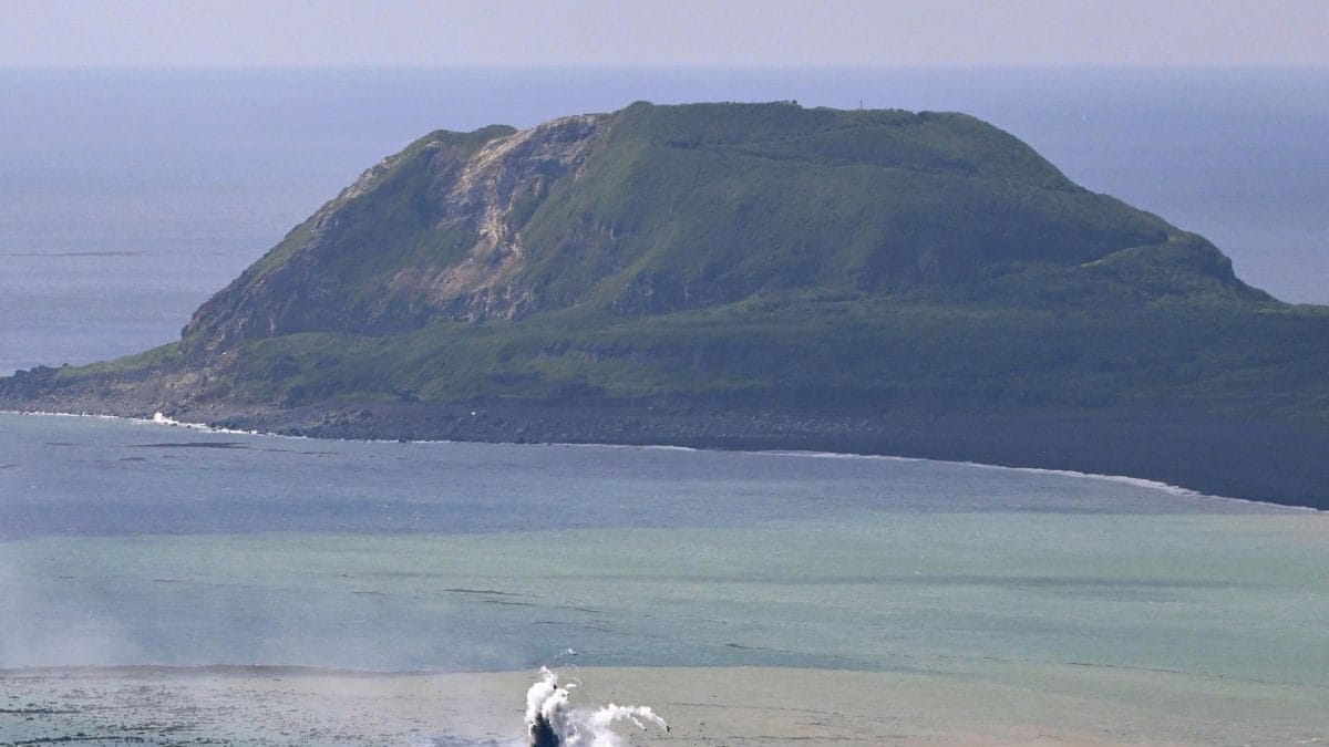 Japan Gets World's Newest Island After Undersea Volcano Erupts: Will it ...