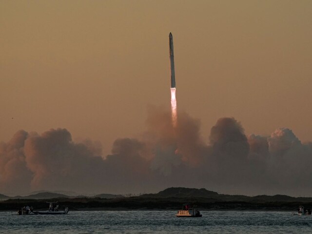 Elon Musk's SpaceX Giant New Rocket Explodes Minutes After Launch - News18