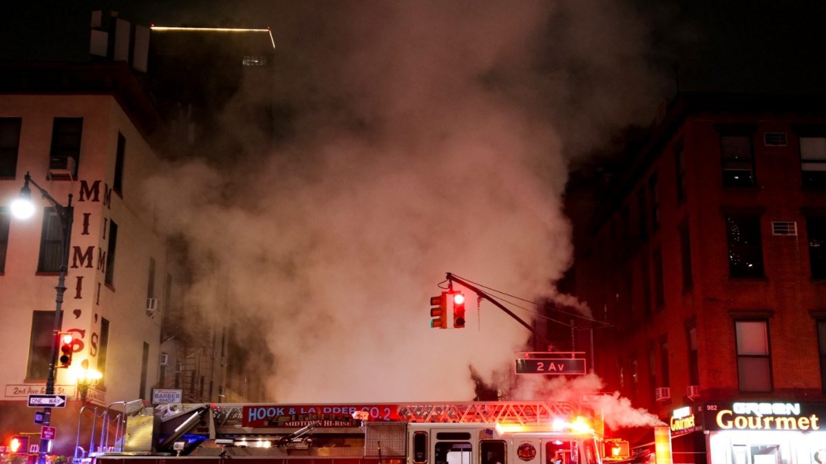New York Avenue Engulfs in Vapour as Steam Pipe System Fails, Residents ...